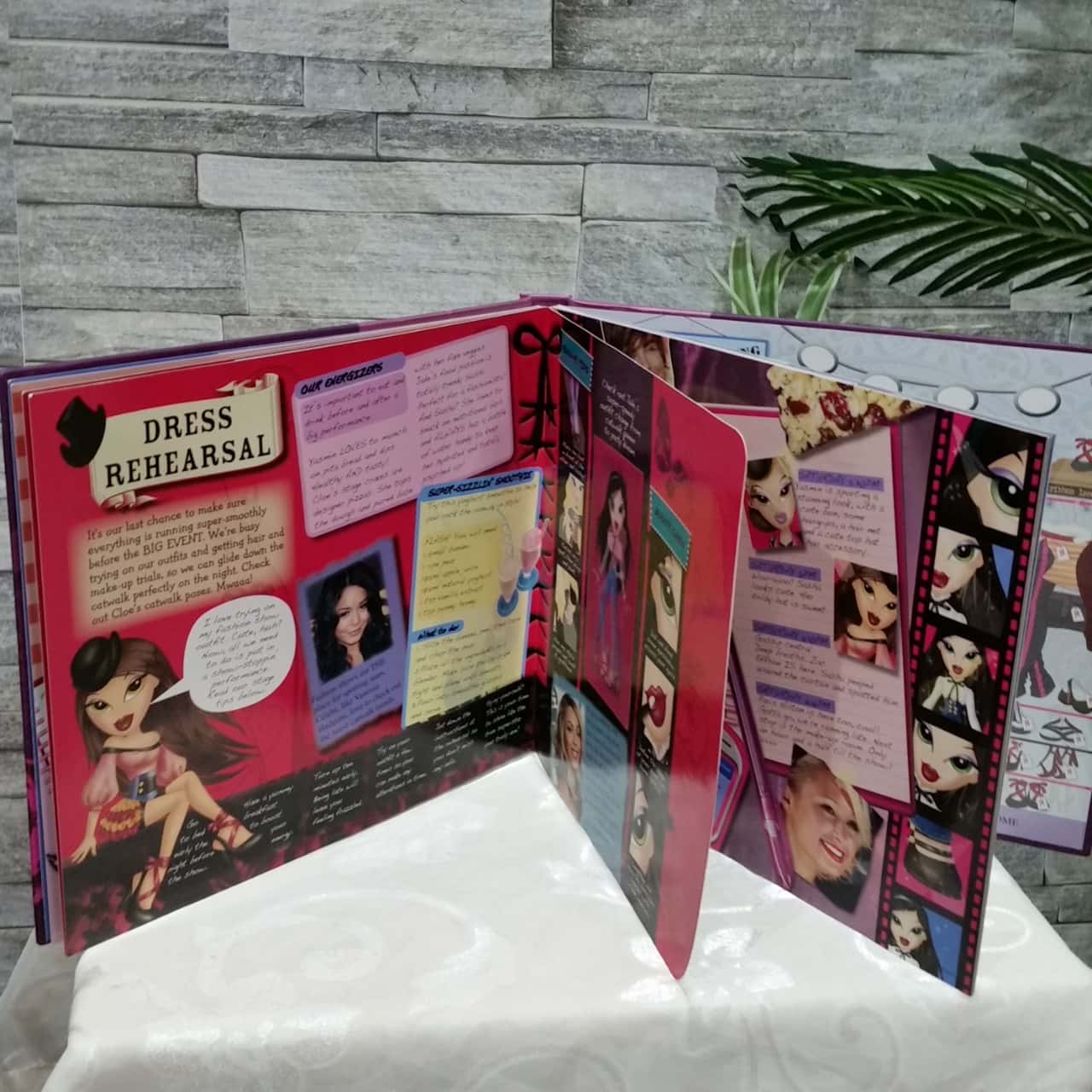 Bratz Fashion Parade Book