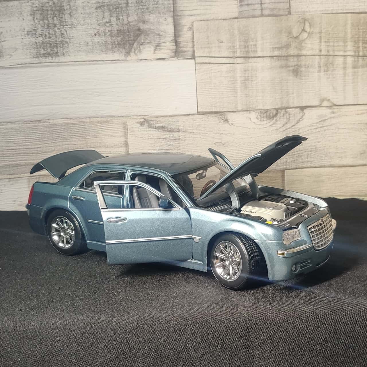 Maisto Chrysler 300 Hemi C