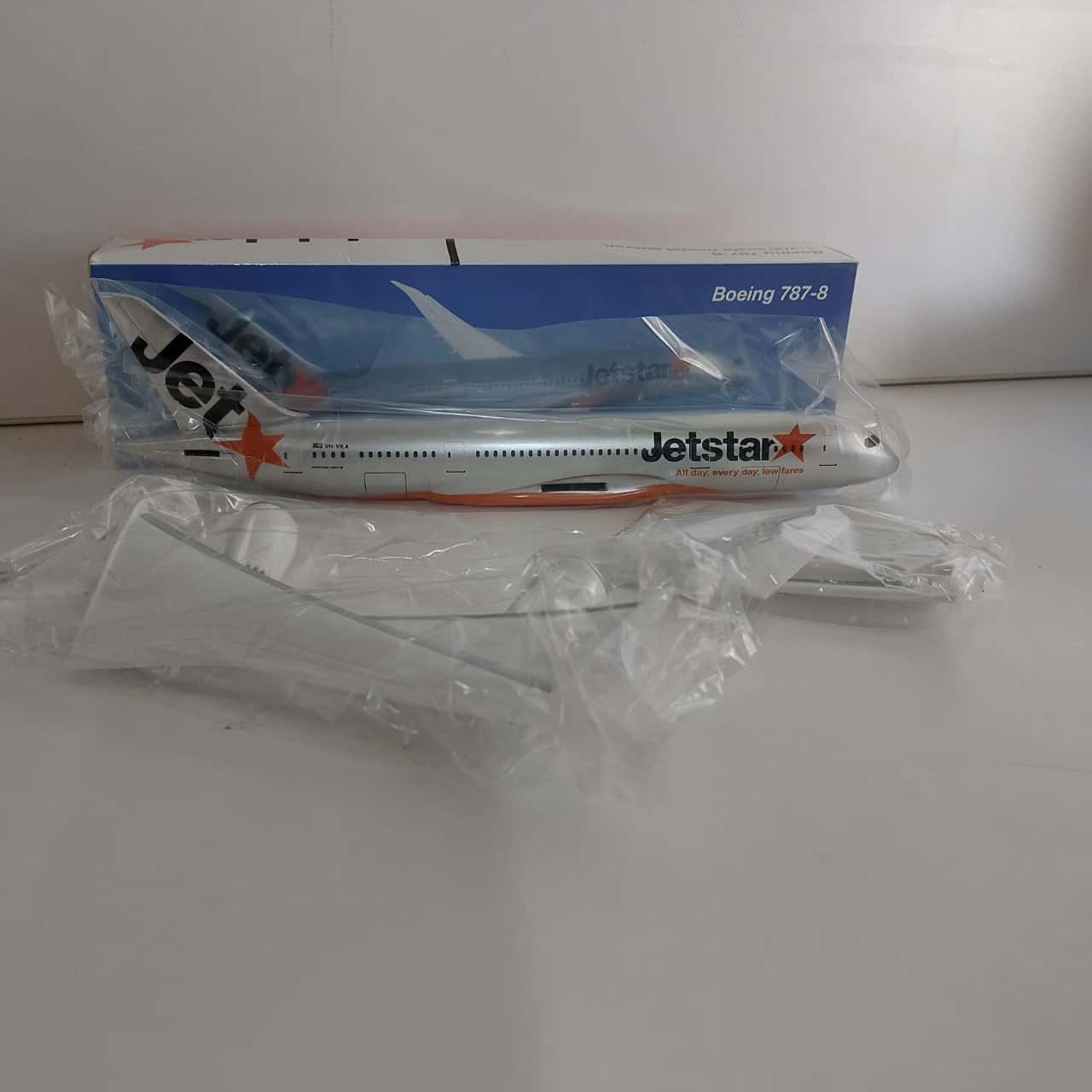 Jetstar Boeing 787-8 1:200 Scale Model Aircraft Sealed(s)