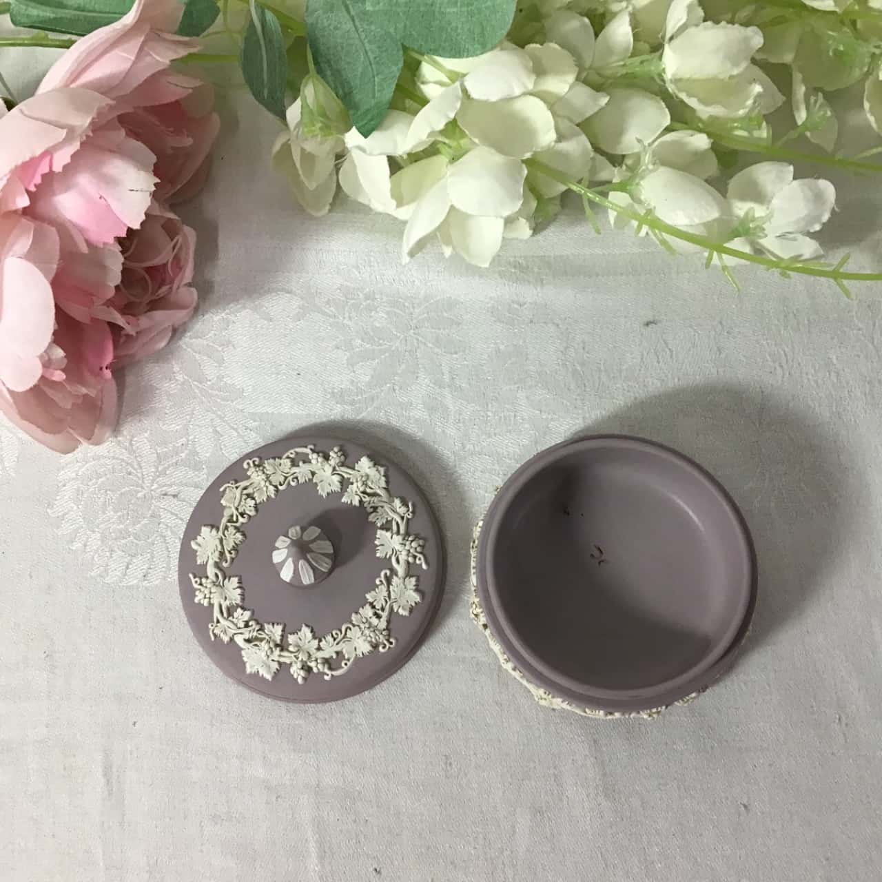 Vintage Wedgwood Grey / White Grape Vines Small Round Trinket Box with ...