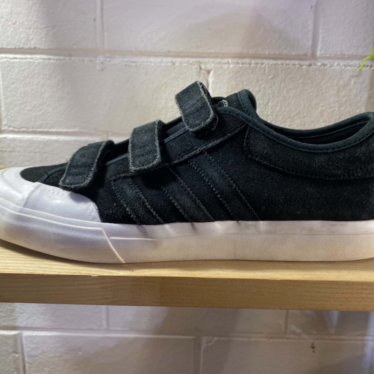Adidas Mens Suede Velcro Sneakers Size 11.5 Black/White (s)