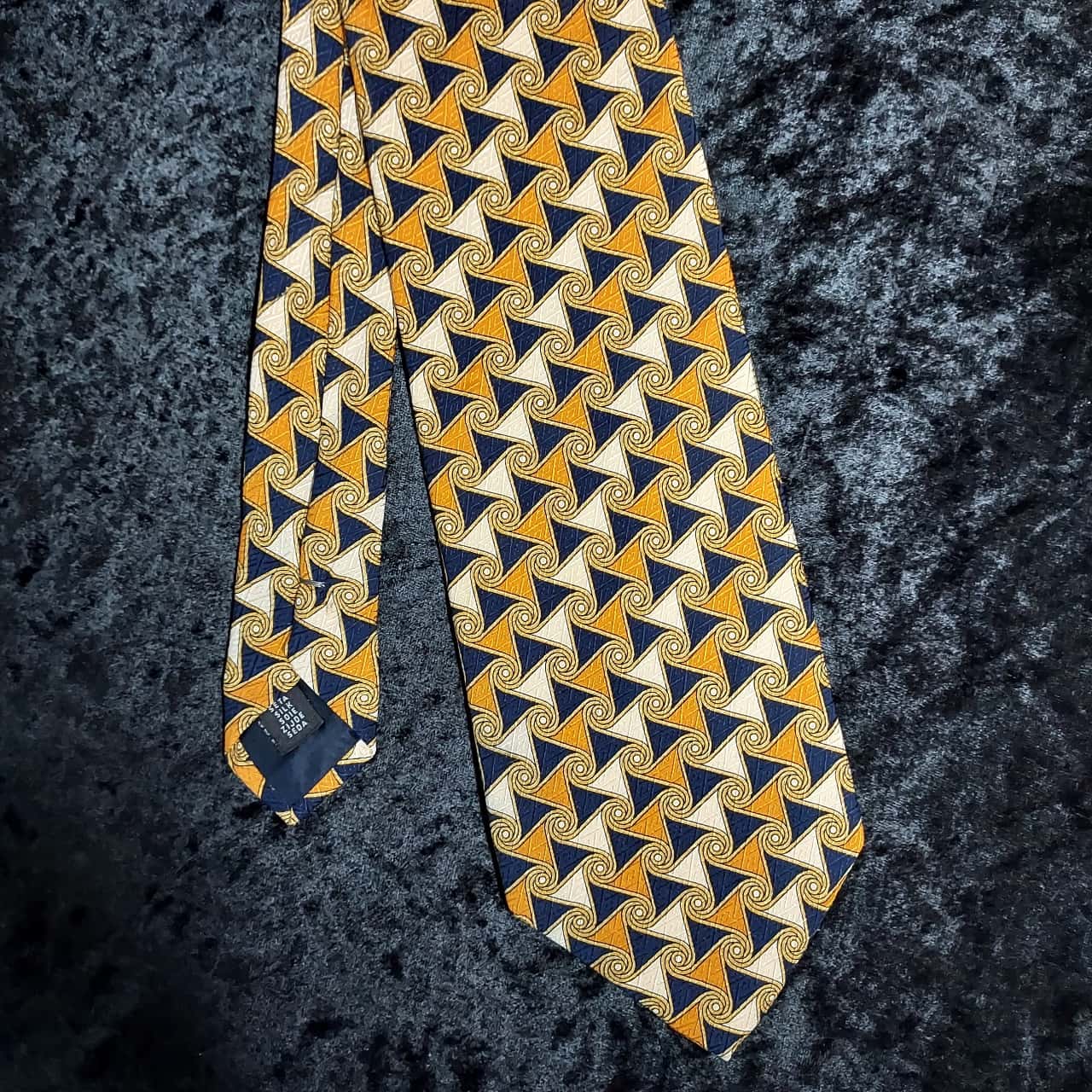 GIORGIO ARMANI Mens Silk Cravatte Dark Navy Blue/ Mustard Swirl Pattern(s)