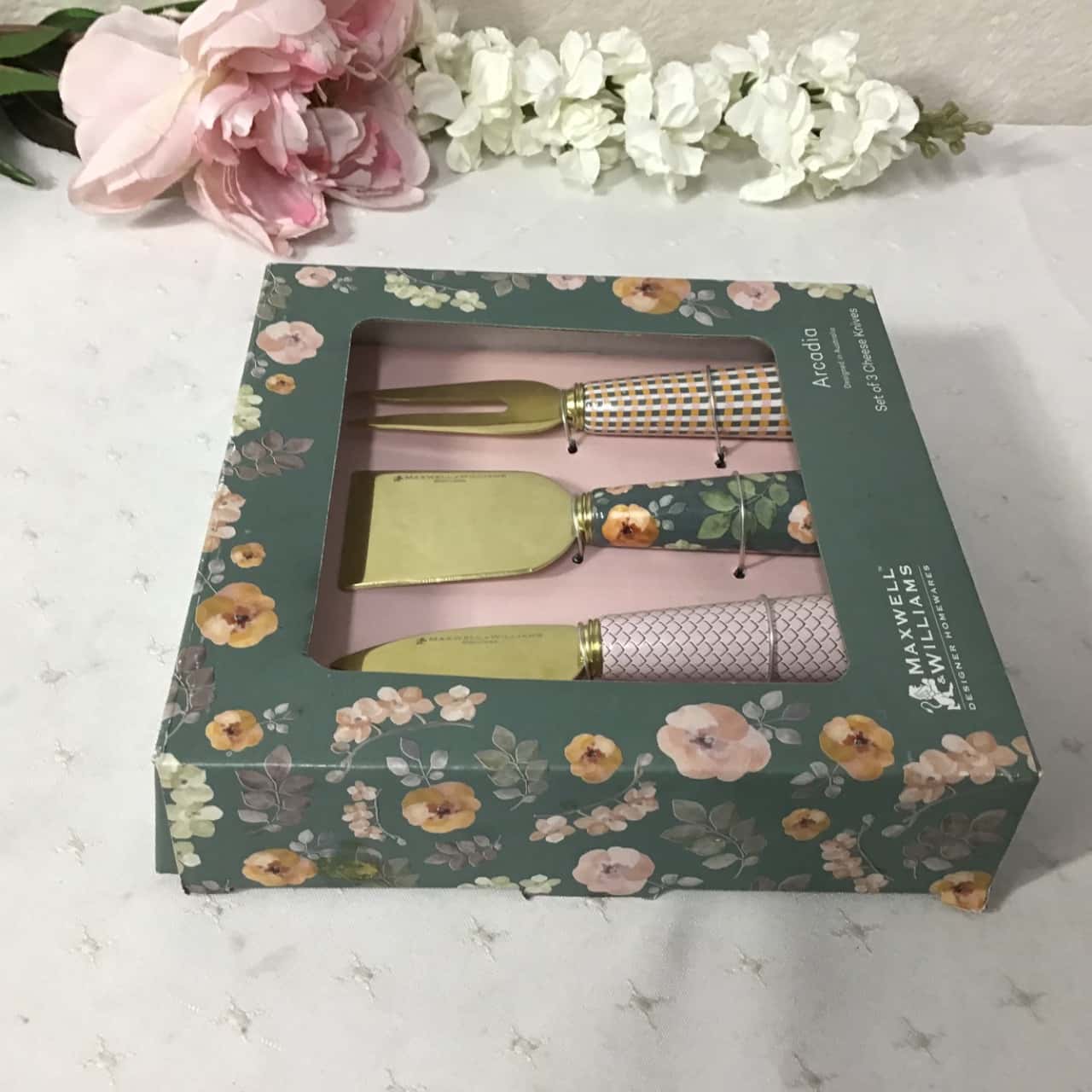 Maxwell & Williams "Arcadia" Set of 3 Pattern Cheese Knives (boxed)