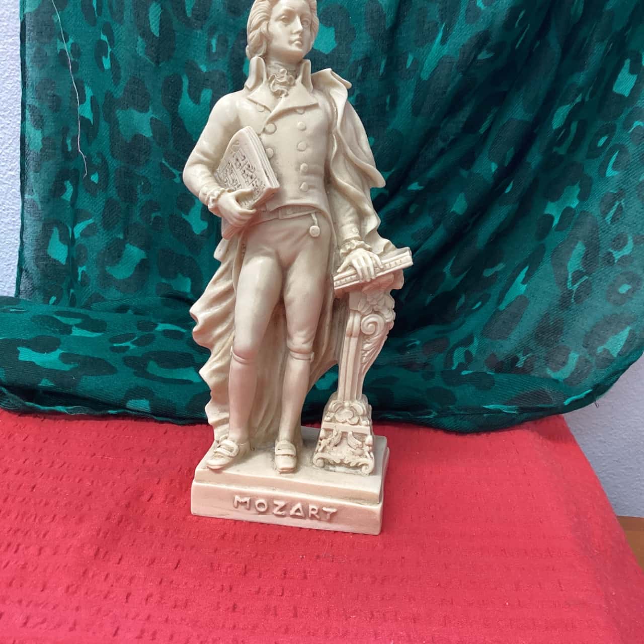 Statuette of Mozart(s)