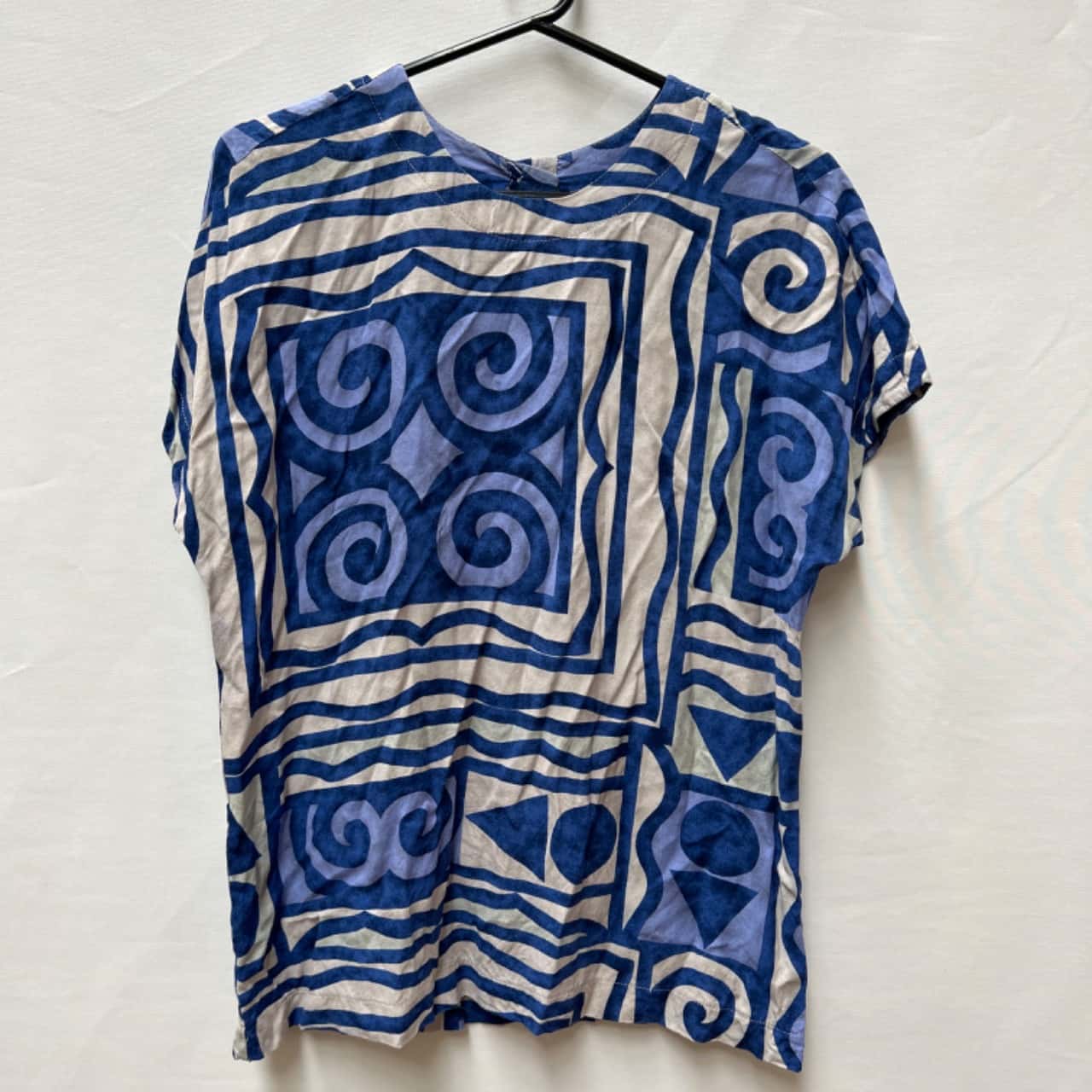Table Eight Womens Size 10 Blue button back short sleeve top(s)
