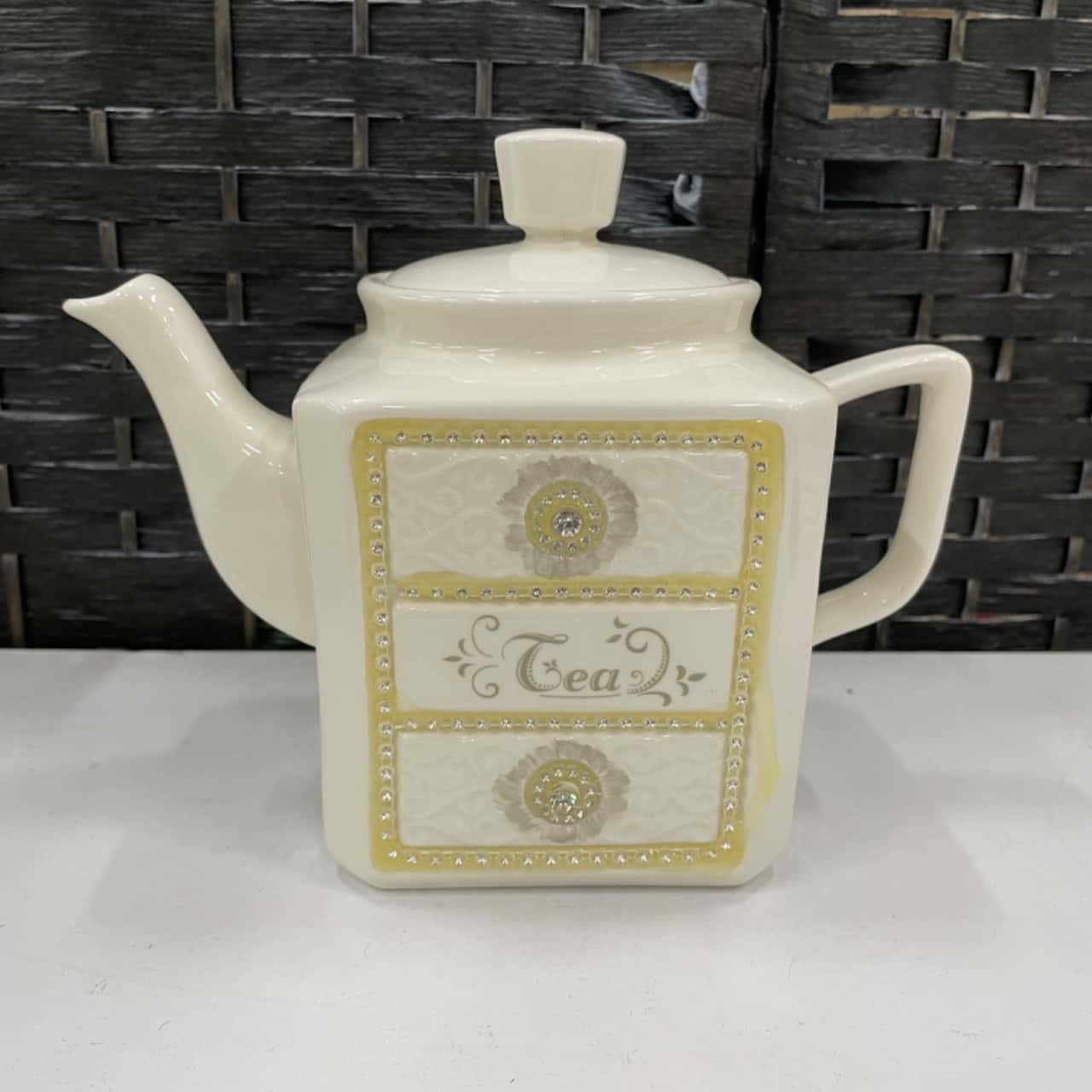 Romeo Art Teapot -Cream(s)