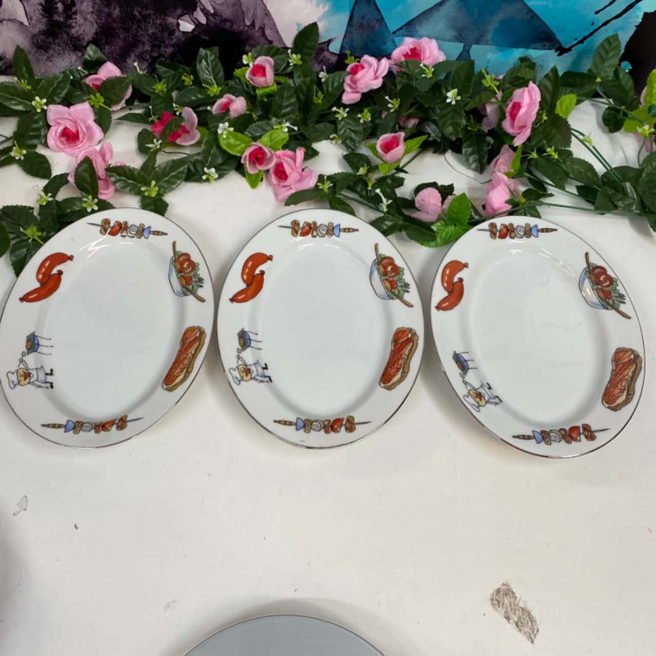 Novelty serving plate with six side plates(s)