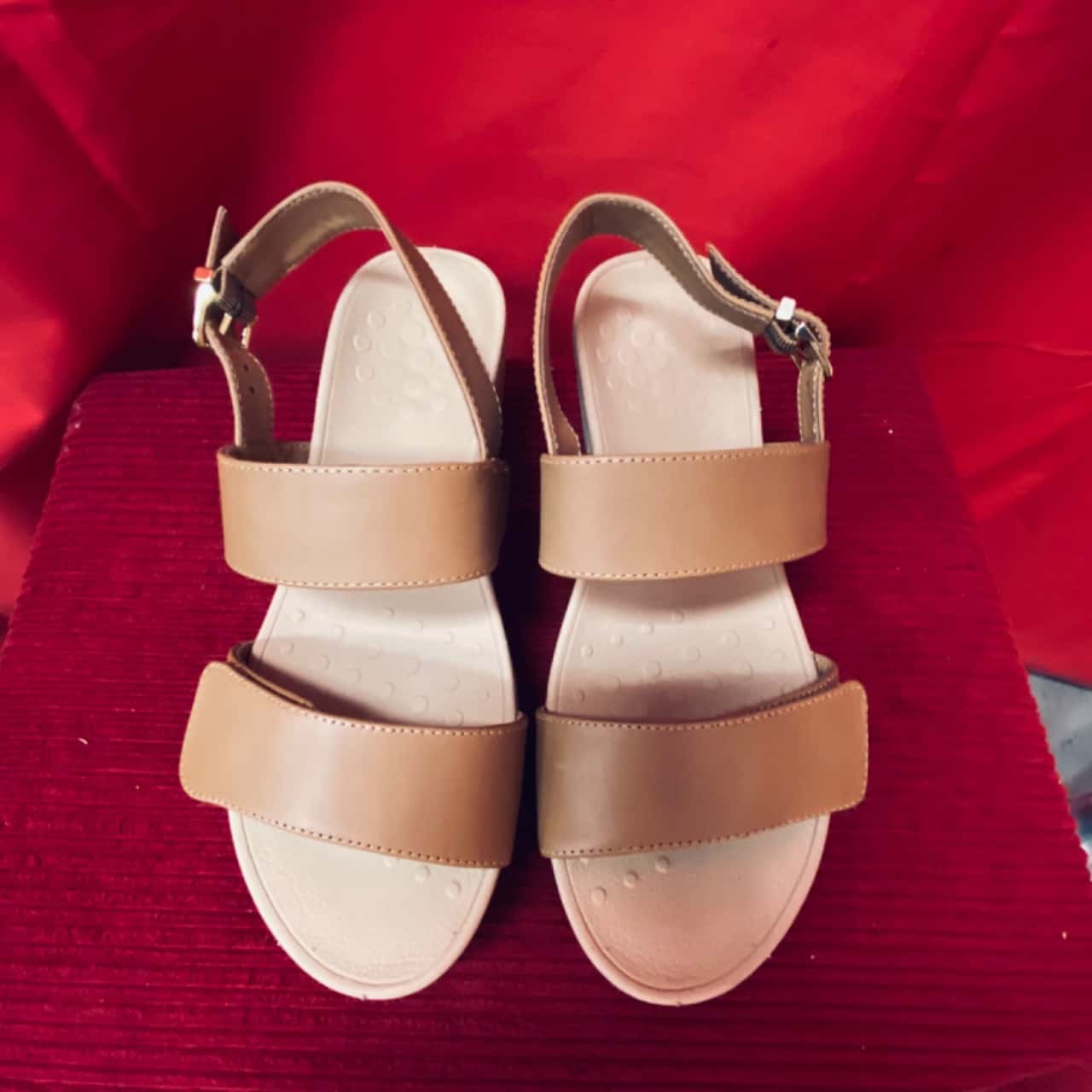 Vionic Womens Brown Platform Sandal US 8, UK 6, Eur 38 RRP: $209.95(s)