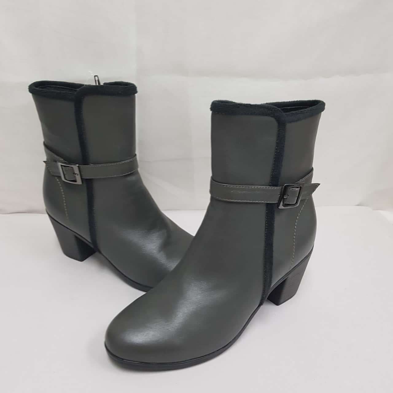 Jemma Size 37 Grey boots