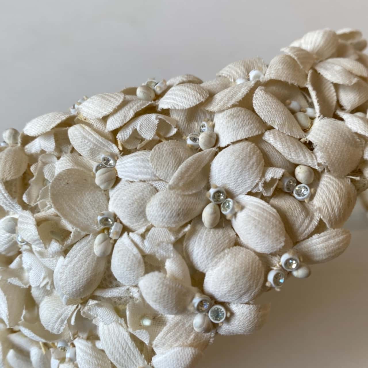 Vintage Women's One Size Cream Floral Diamante Headpiece(s)