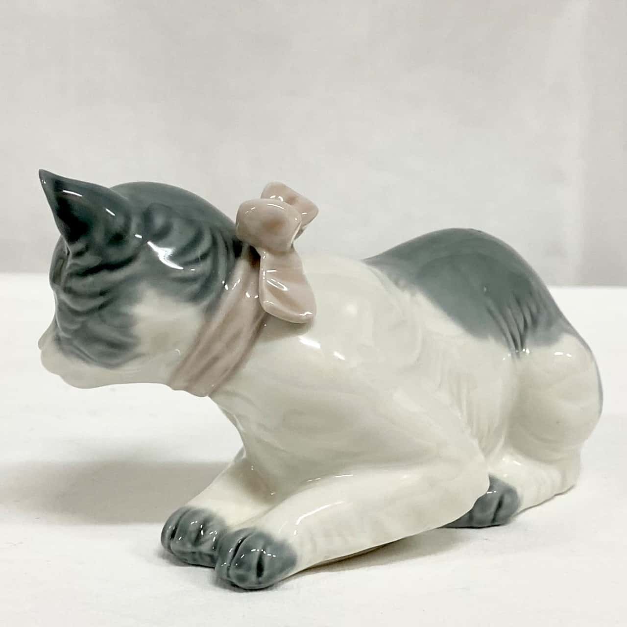 Lladro Nao Cat with Pink Bow (s)