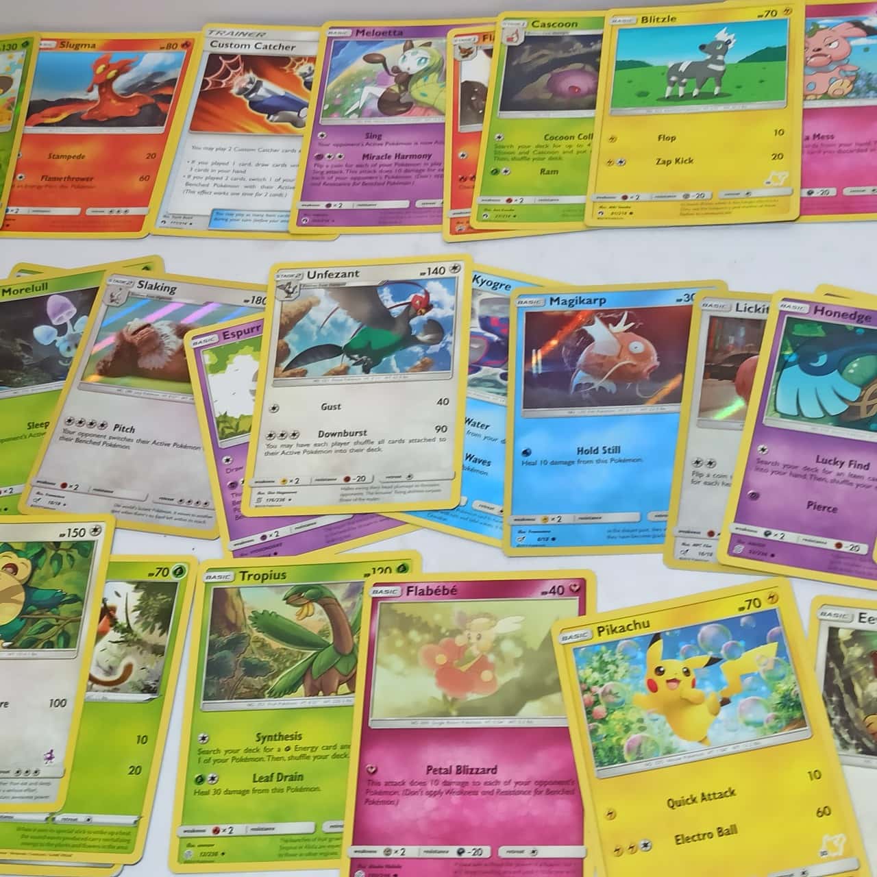 Pokémon Cards 2019/2020 Modern. Assortment of cards see pics (b16)