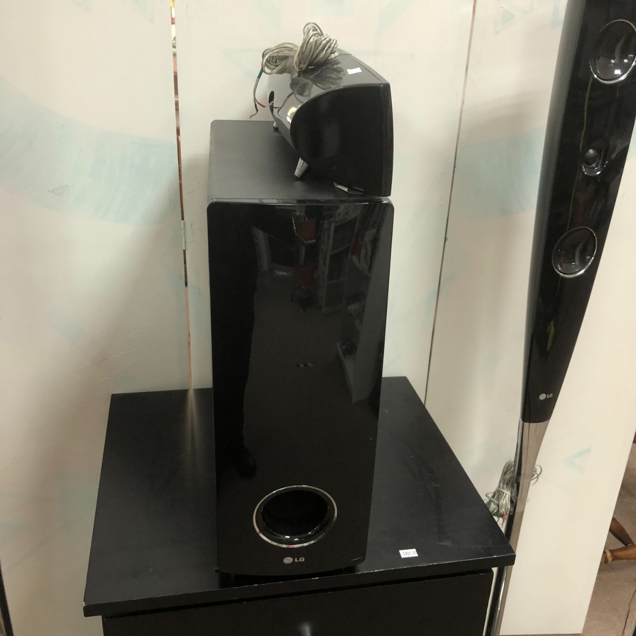 LG Sub woofer and 5 Speakers