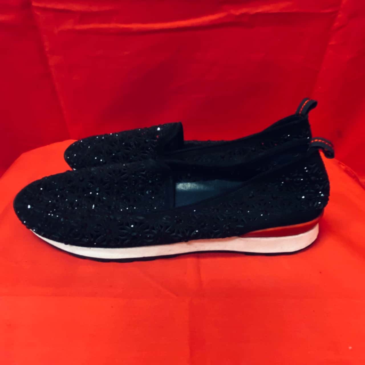Fellini Womens Size 37 Black / Red Flat Shoe(s)