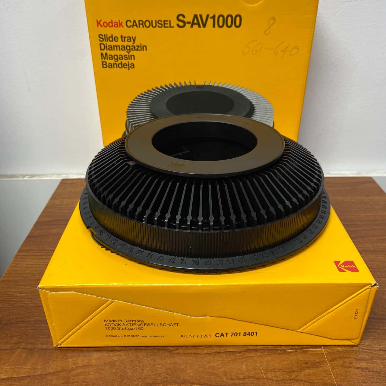2X Kodak Carousel S-AV1000 circular slide tray