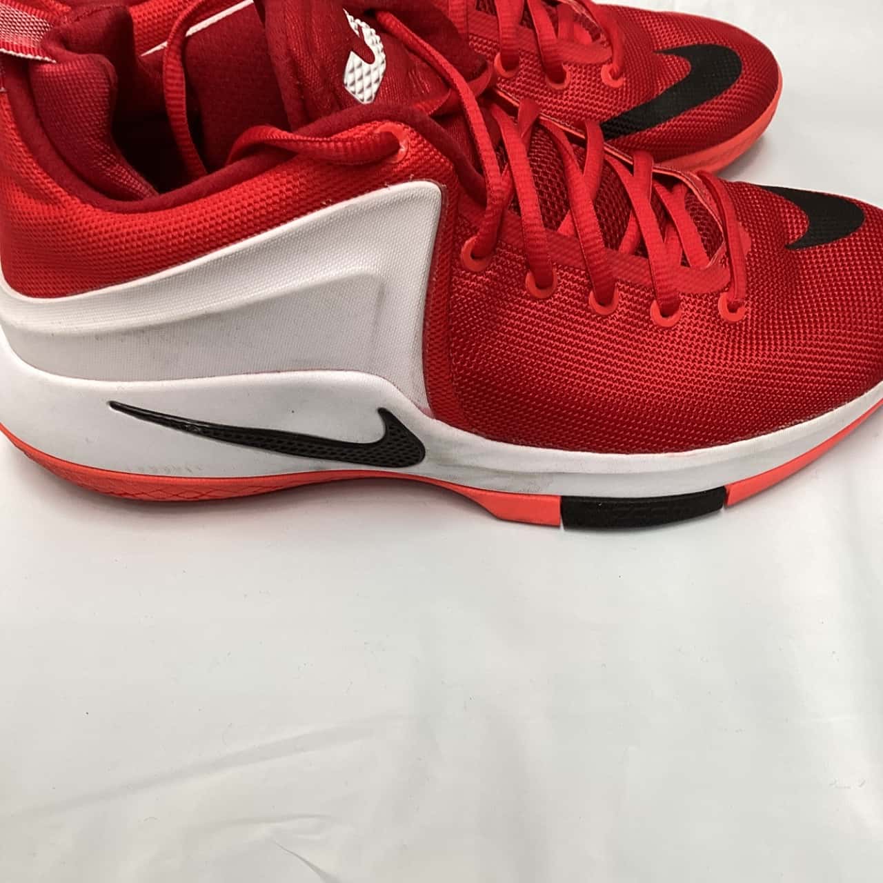 Nike Zoom Witness Mens Size 42.5 Red Sneakers