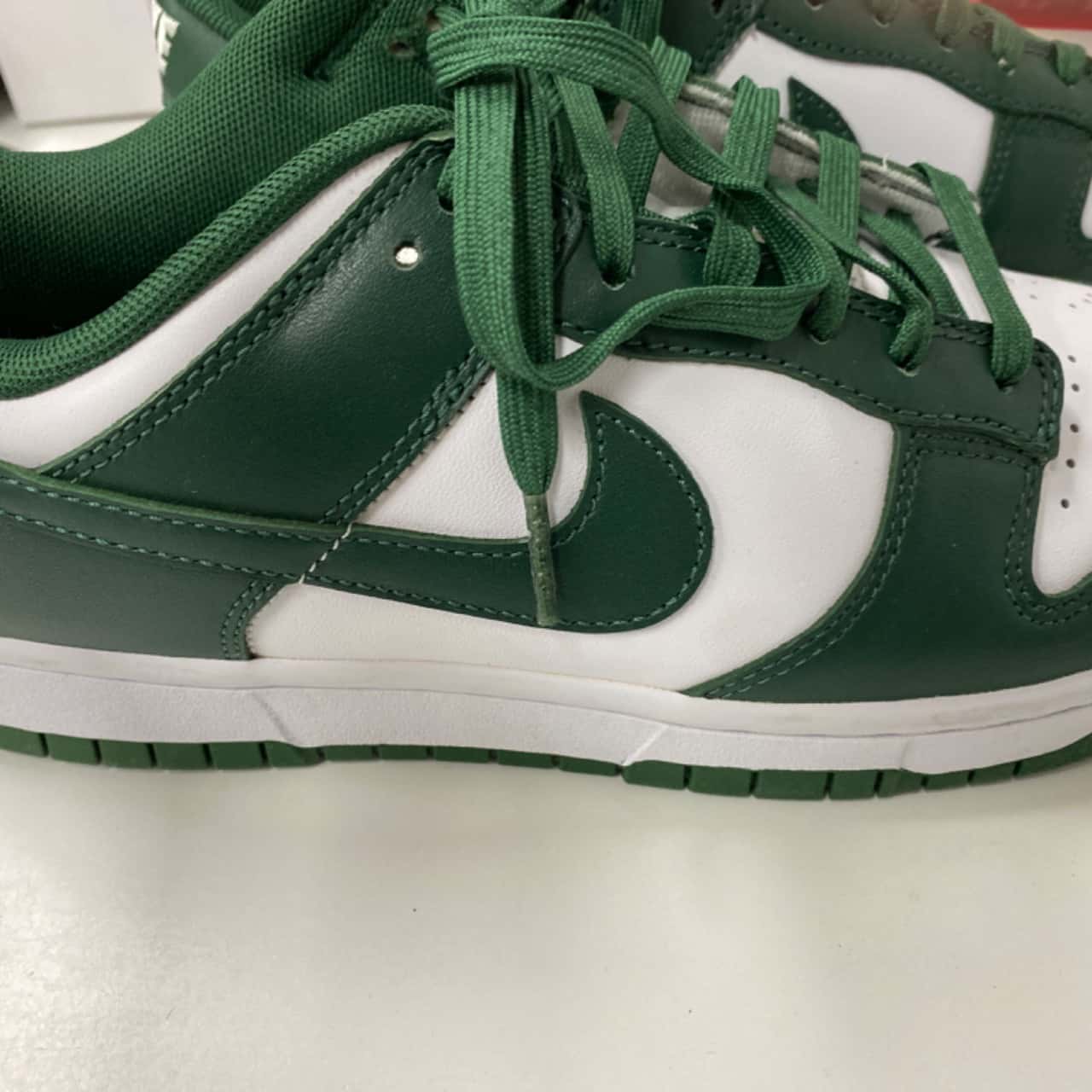 Nike Womens Size 7 Green / White runners