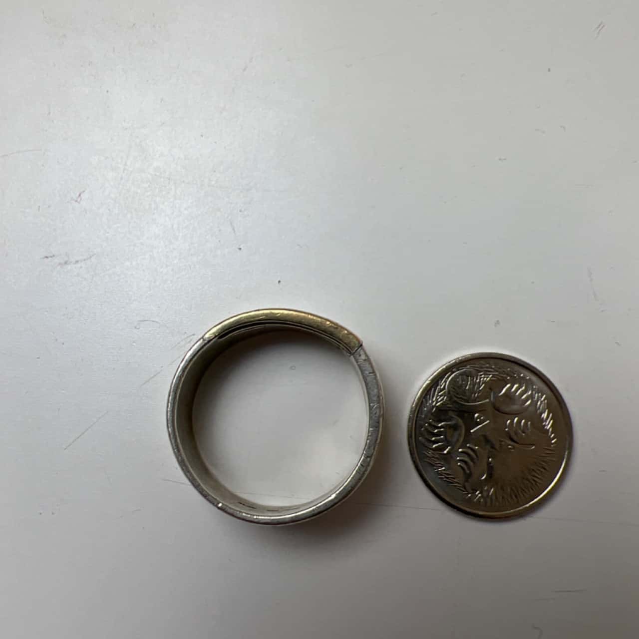 REDUCED Large 375/925 gents Ring missing stone and scratched (s)
