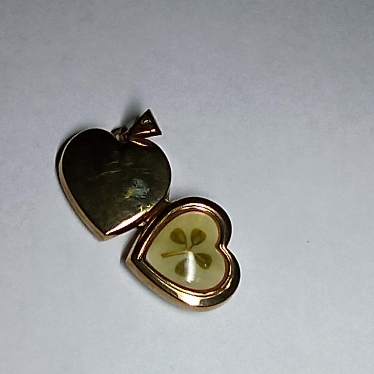 9ct Gold Heart Locket with Clover Design (s)