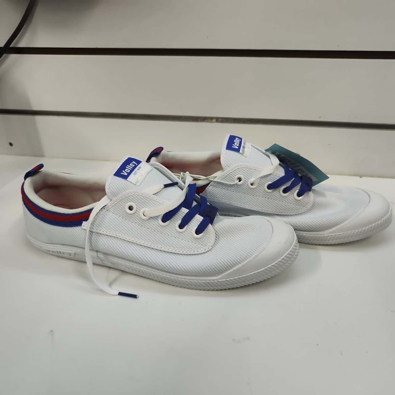 Dunlop Mens Size 11 Volleys BNWT(s)