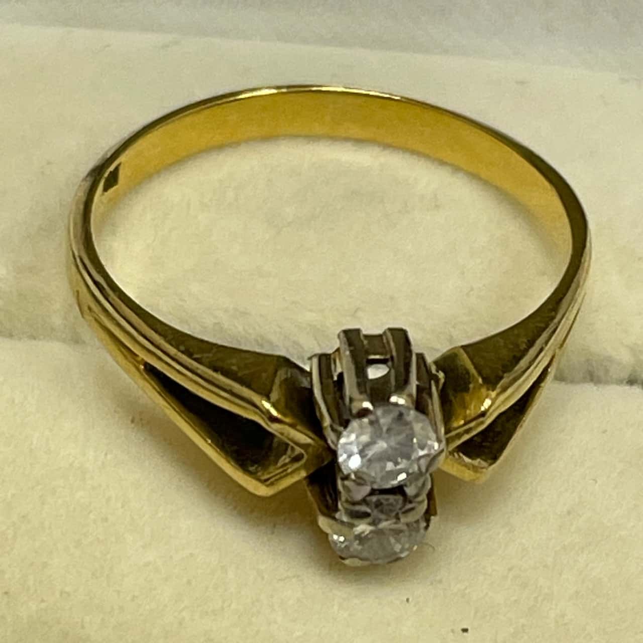 Women's 18k Gold Ring with Two Diamonds (s)