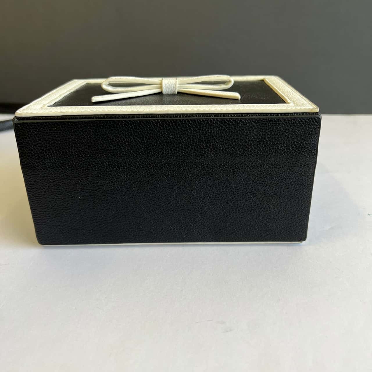 Review Womens Hardcase Box Crossbody Bag Black(s)