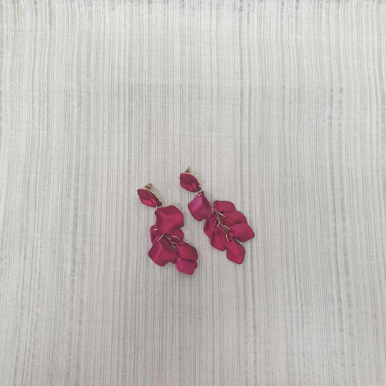 Gorgeous & Super Pretty Acrylic Red Pearlized Finish /Petal /Drop ...