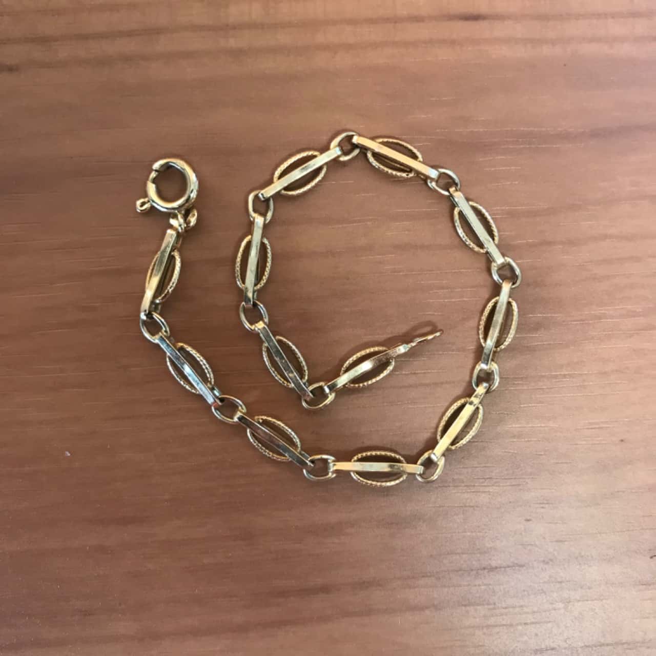 9K 375 Stamped Gold Bar & Loop Design Bracelet(s)