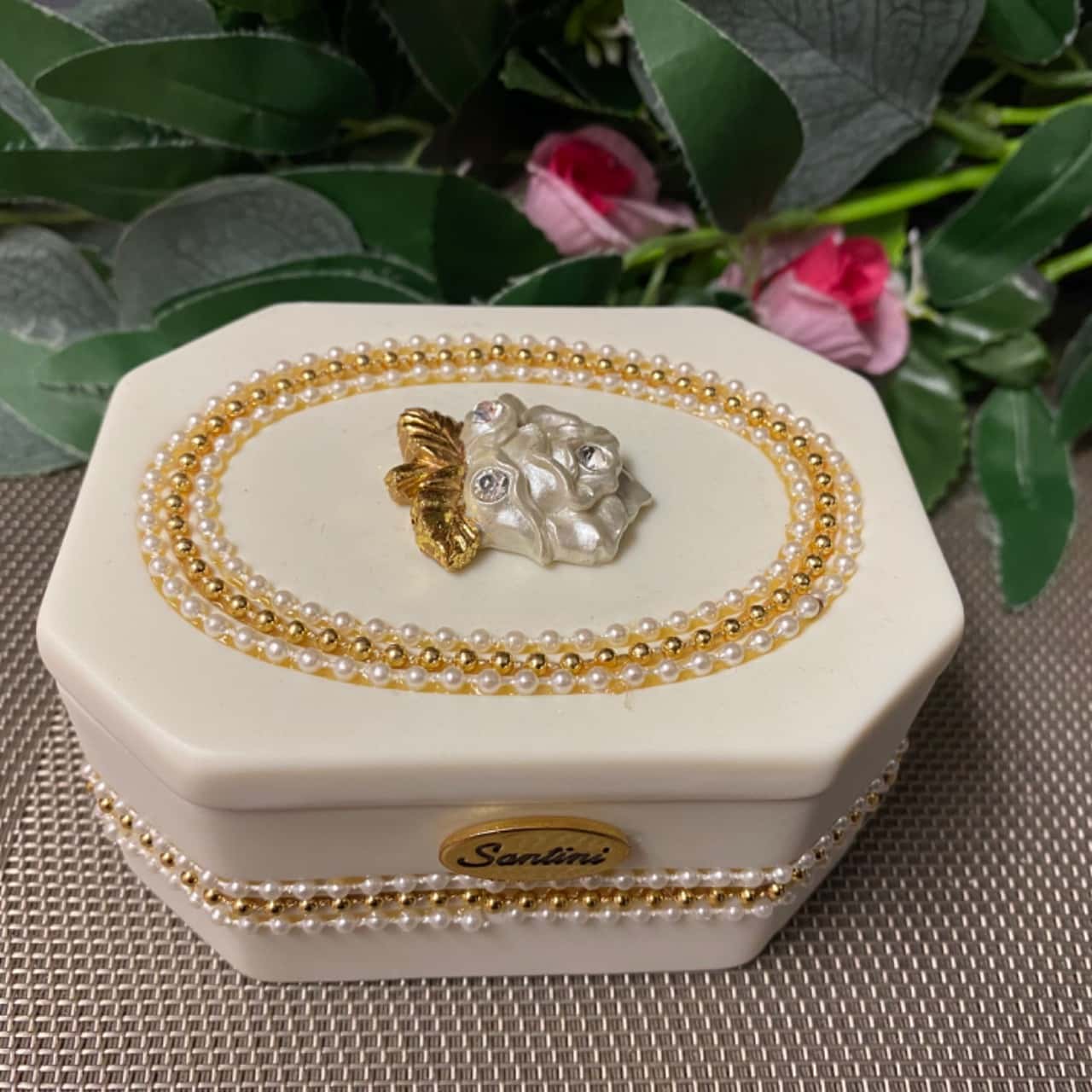 Stunning ceramic trinket box