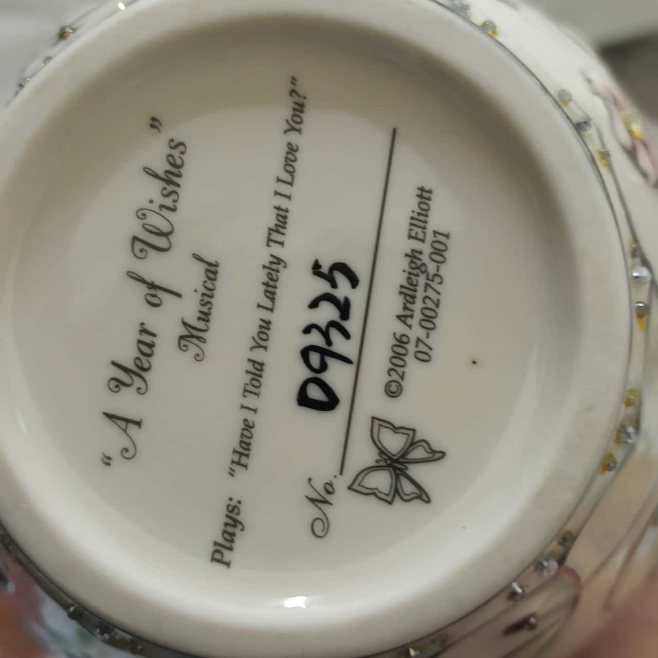 'A Year of wishes for my daughter' musical vase, numbered Ardleigh ...