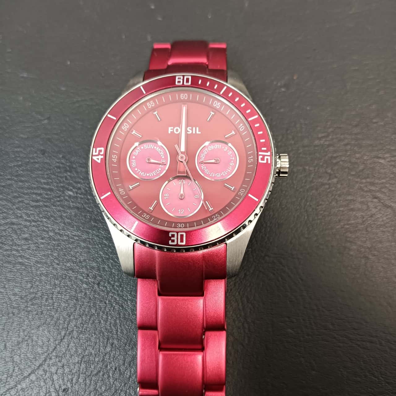 Unisex Red Fossil Watch w/ Spare Links - NEEDS BATTERY