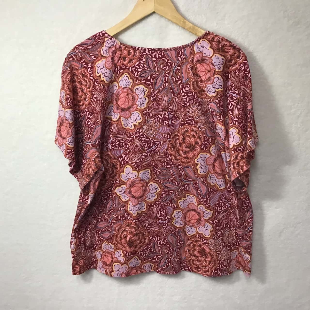 Sussan Womens Size L Maroon / Pink / Yellow / Blue Pattern Short Sleeve Top