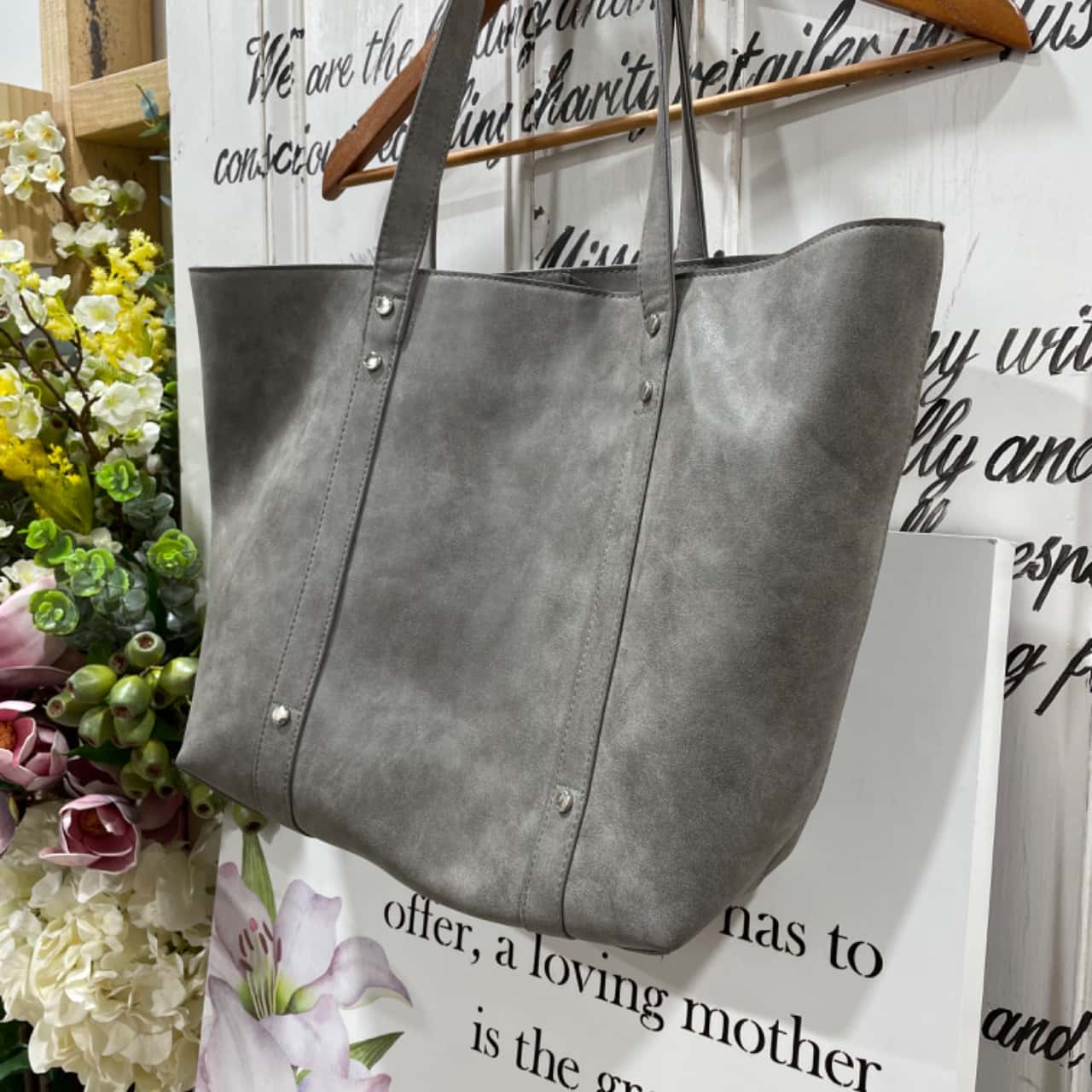 CLEARANCE ITEM!! DESIGNER BRAND!! MARIKAI BRAND!! Womens HANDBAG / TOTE ...