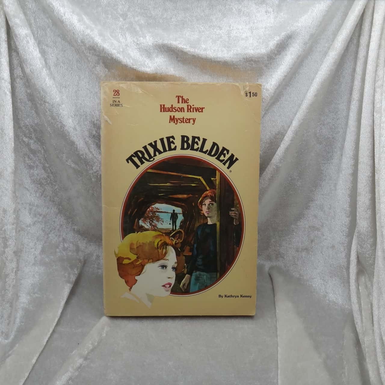 Vintage Book - Trixie Belden "The Hudson Rive Mystery" #28 - 1979(s)