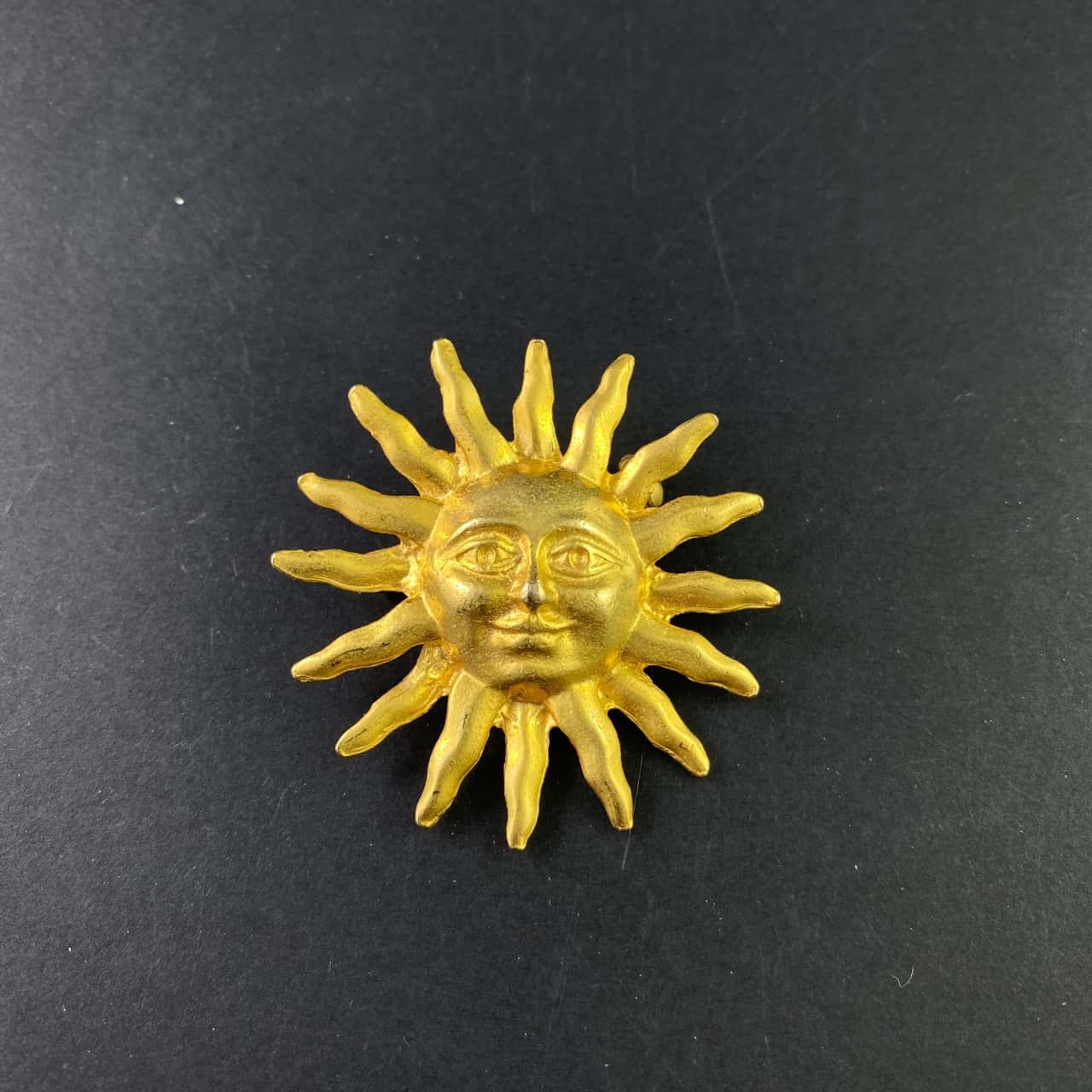 Vintage sun shaped face celestial matte gold toned Brooch pin Womens ...