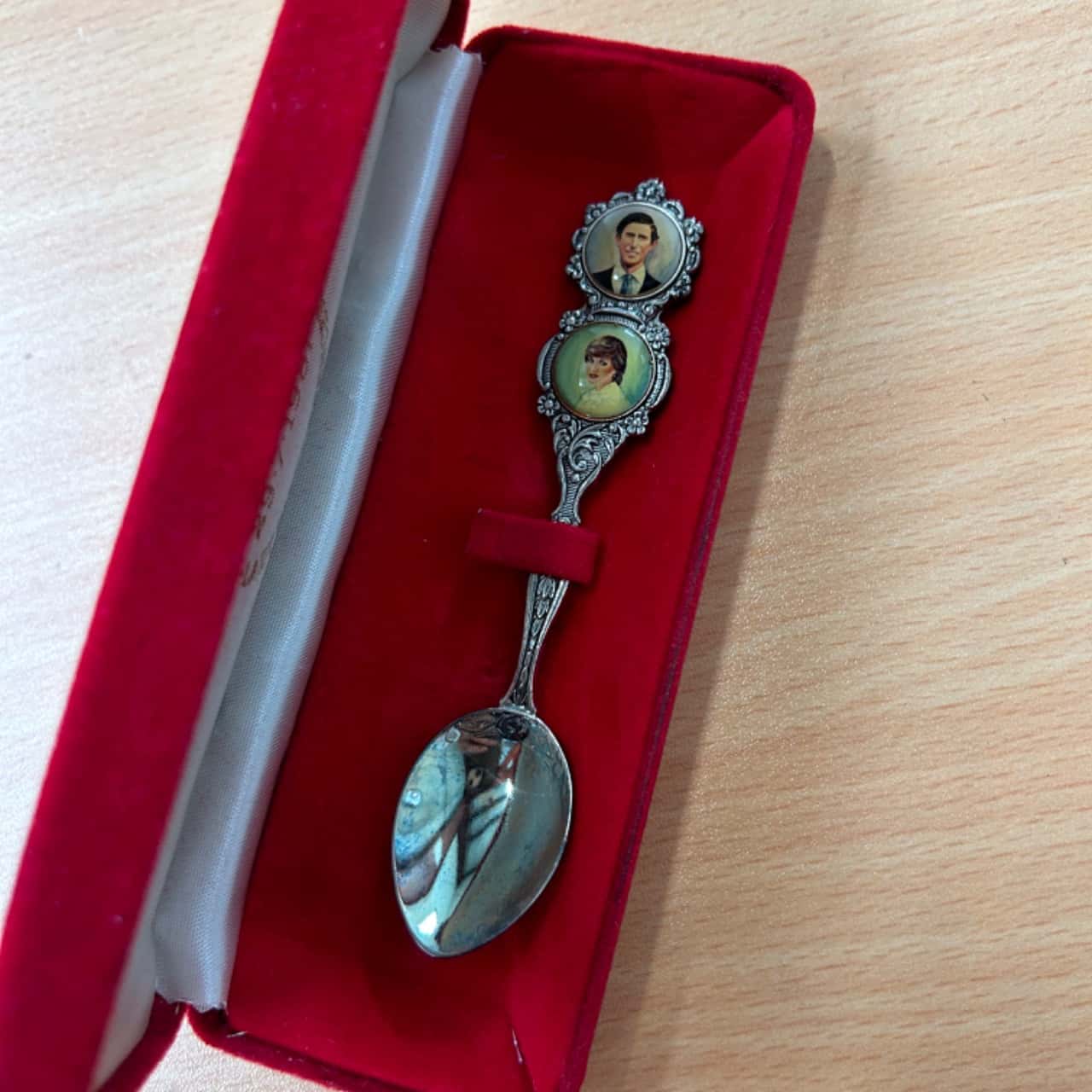 H.R.H Prince Charles and lady Diana Spencer spoon 1981 (s)