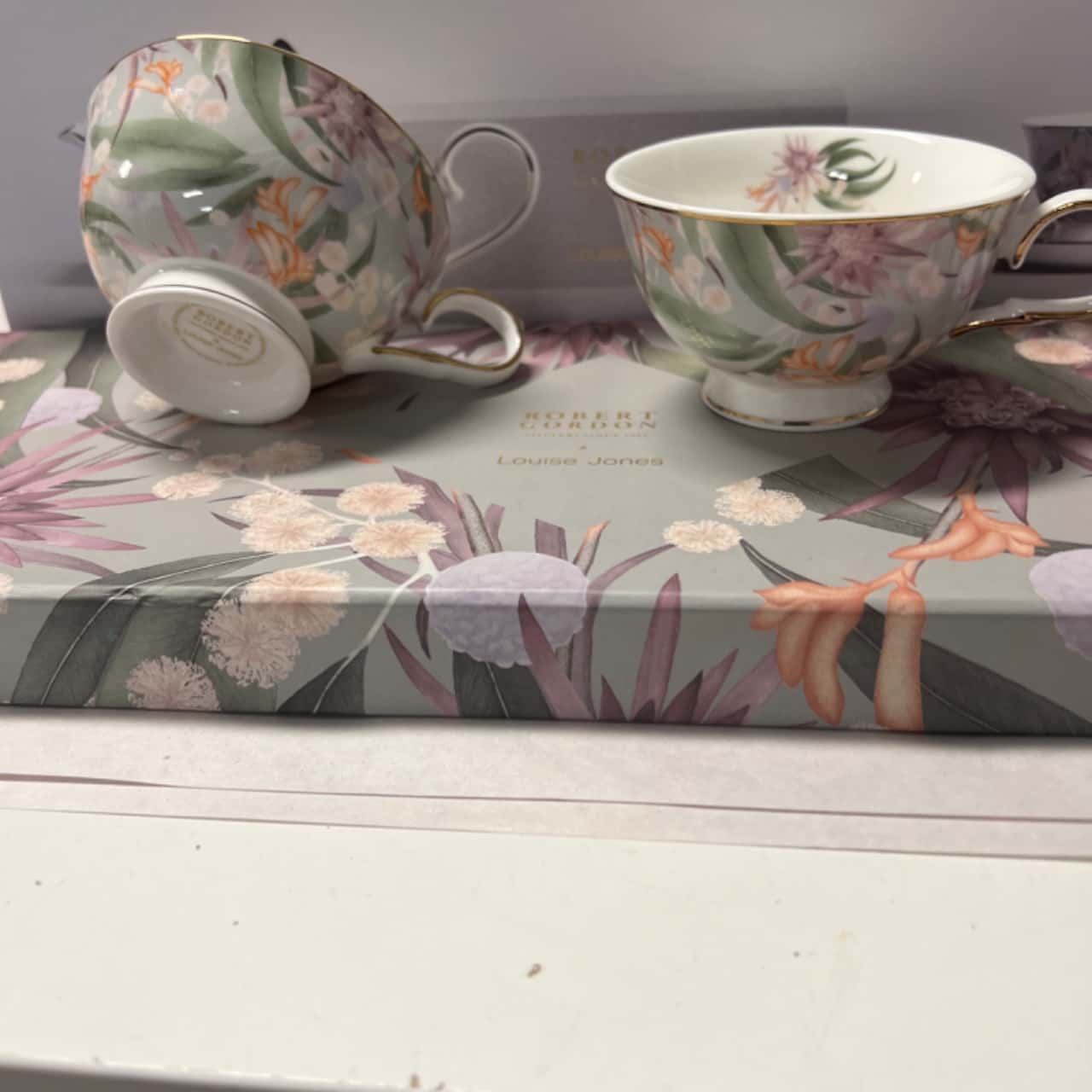 BNIB Robert Gordon Stella aubergine teapot and 2 tea cups with saucers(s)