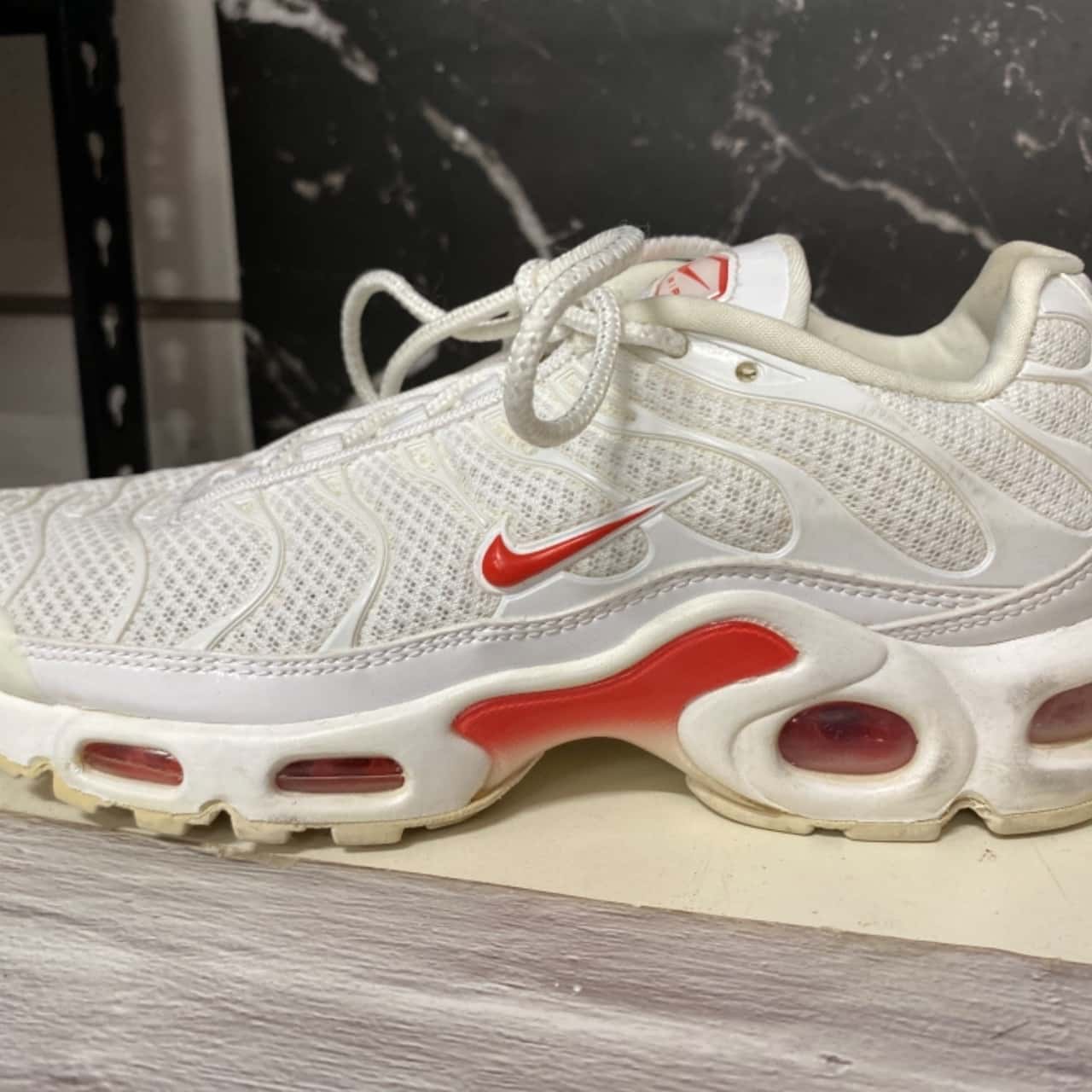 Nike Air Max TNs Size 6 White and red (s)