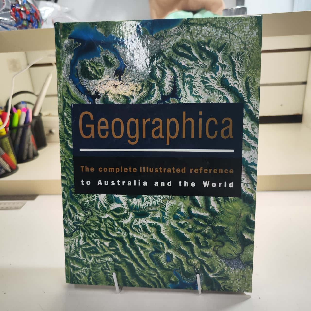 Geographica Complete Illustrated References to Australia and the World Book