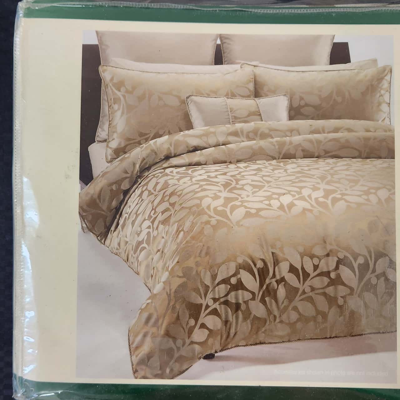 Heritage Gold Leaf Queen Size Quilt Cover Set. New(s)