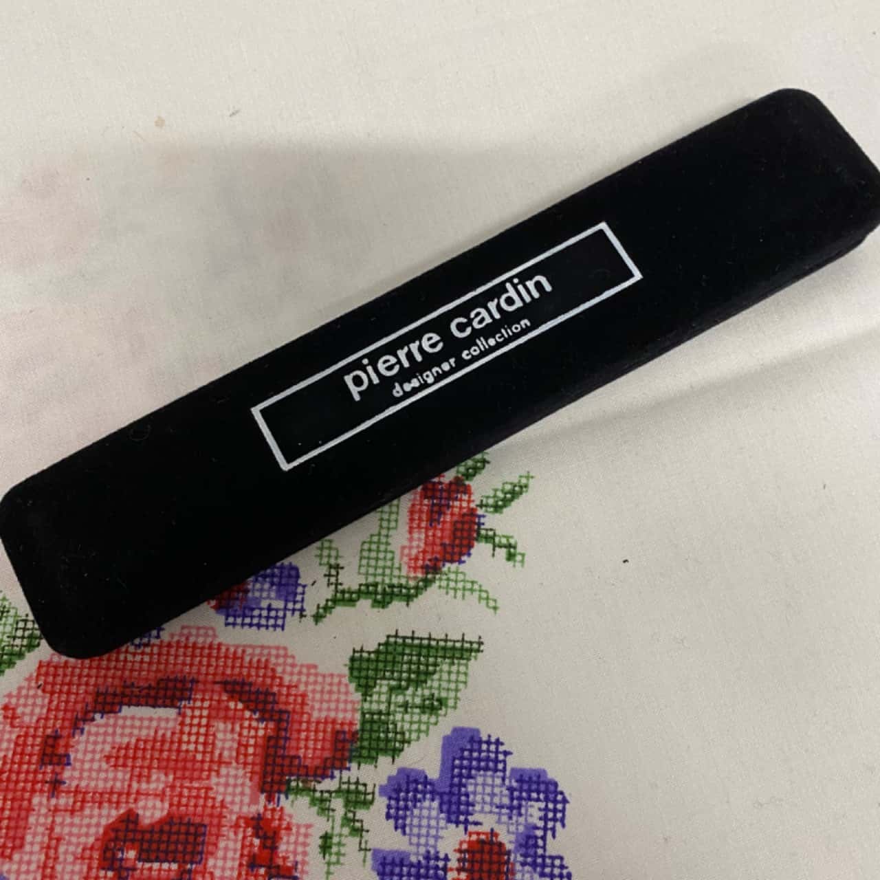 Pierre Cardin Womens Earrings Gold / Silver collection of 6(s)