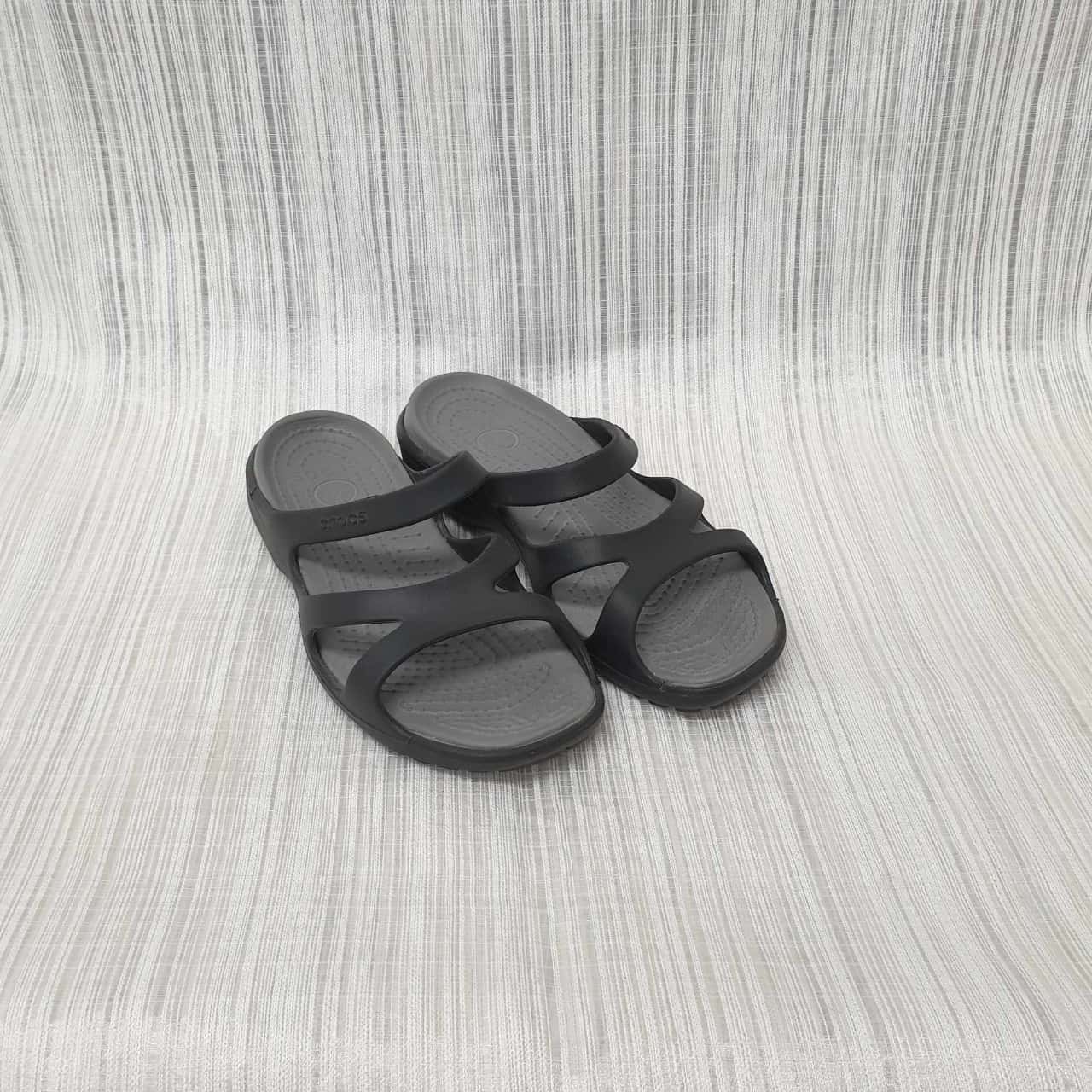 Crocs Swiftwater Black Strappy Sandal Size W8 - Brand New - RRP $59.99 (s)