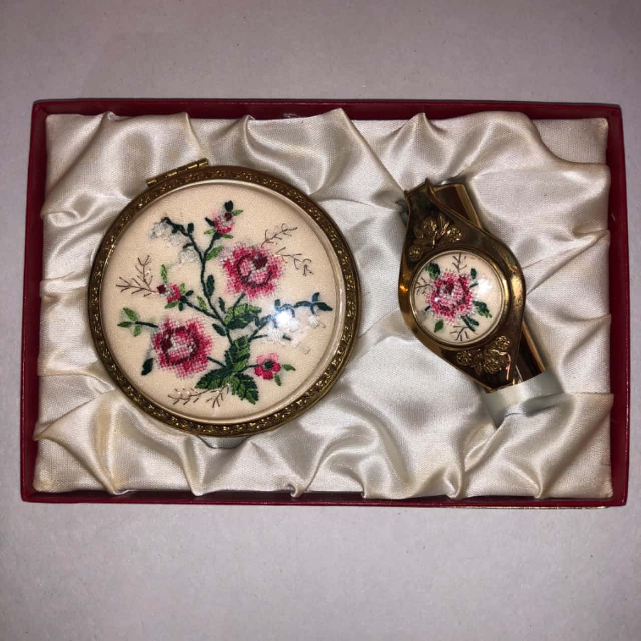 JEWELCREST Vintage Powder Compact and Lipstick Holder(s)