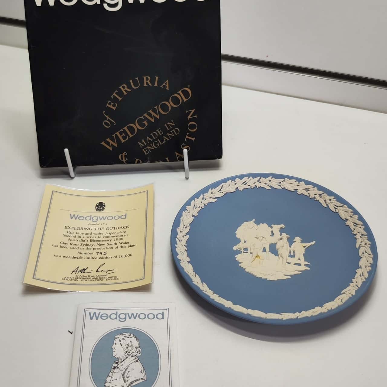 Wedgwood Exploring the Outback Plate (s)