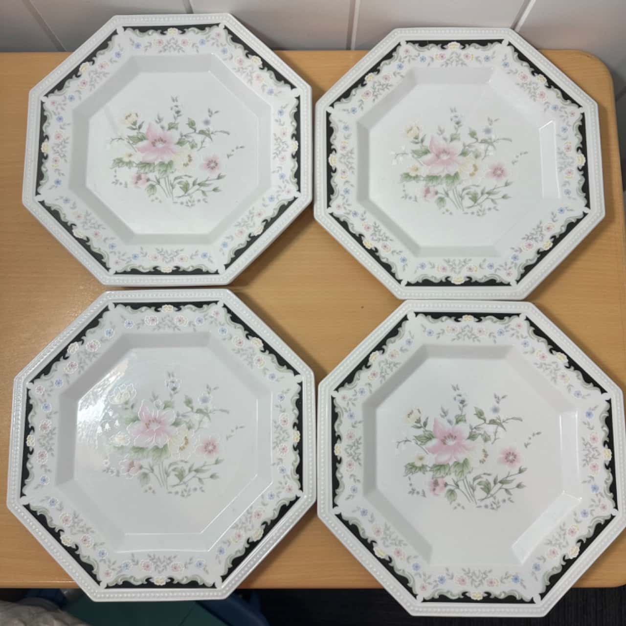 CAC Ceramic ‘Helen’ 12 Piece Set