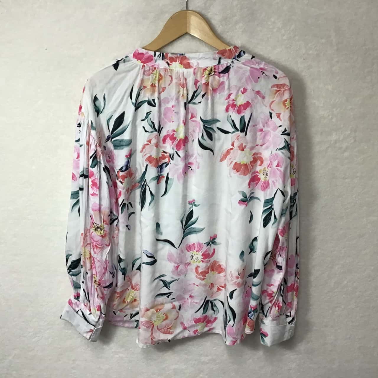 Jaase Womens Size M White / Pink / Multicolour Floral Long Sleeve Top (s)