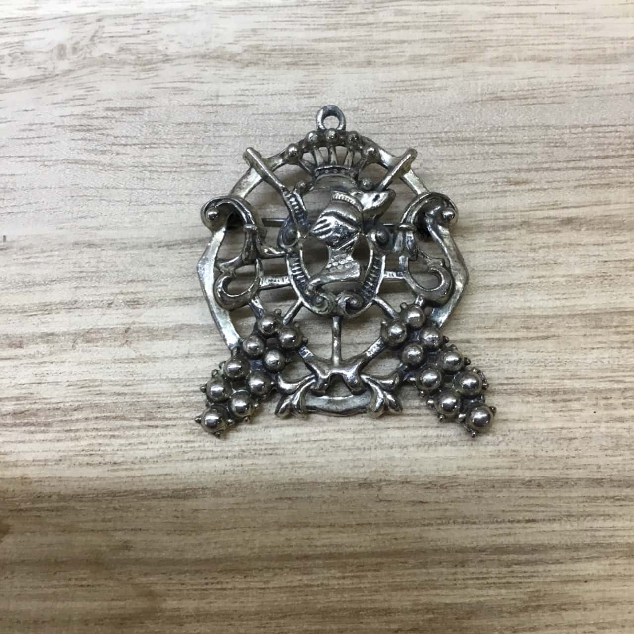 Womens Crest Brooch Silver (s)