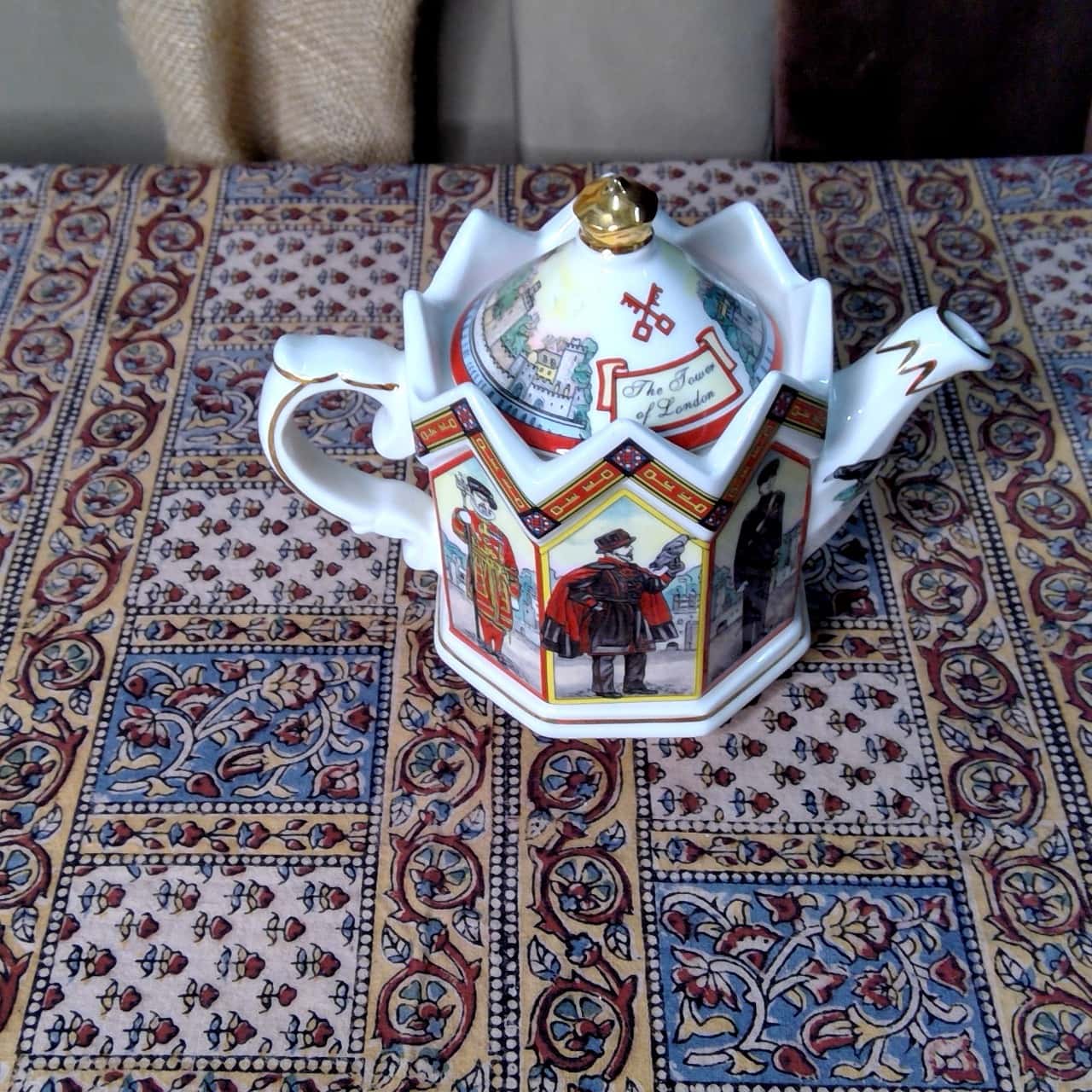James Sadler 'Best Of British' Tower Of London Tea Pot(s)