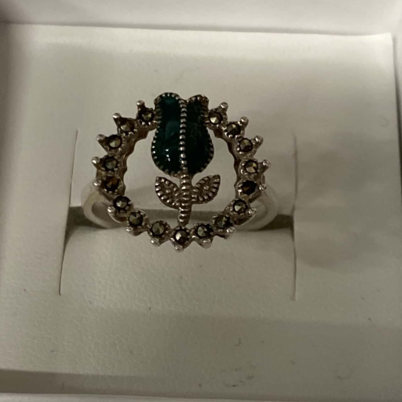 Sterling silver green flower circle ring(s)