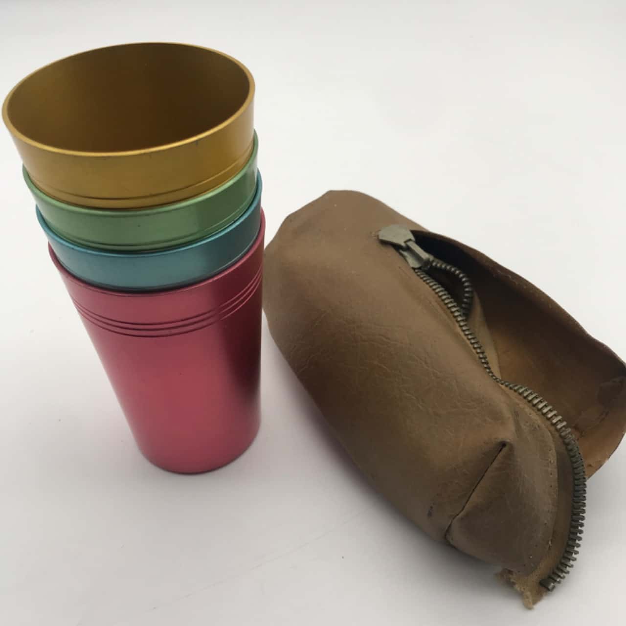 4 Anodised picnic/travelling cups with pouch(s)